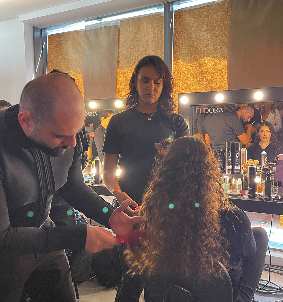 Um dia nos bastidores de um desfile da SPFW - Beleza na Web