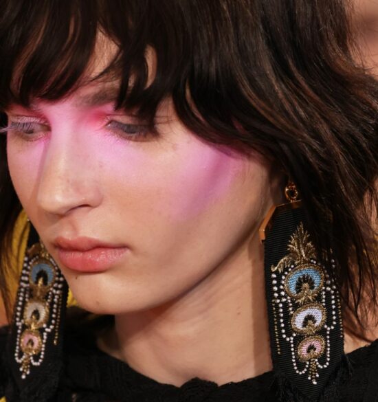 Roxo por toda parte! Se jogue na tendência do purplecore - Beleza na Web