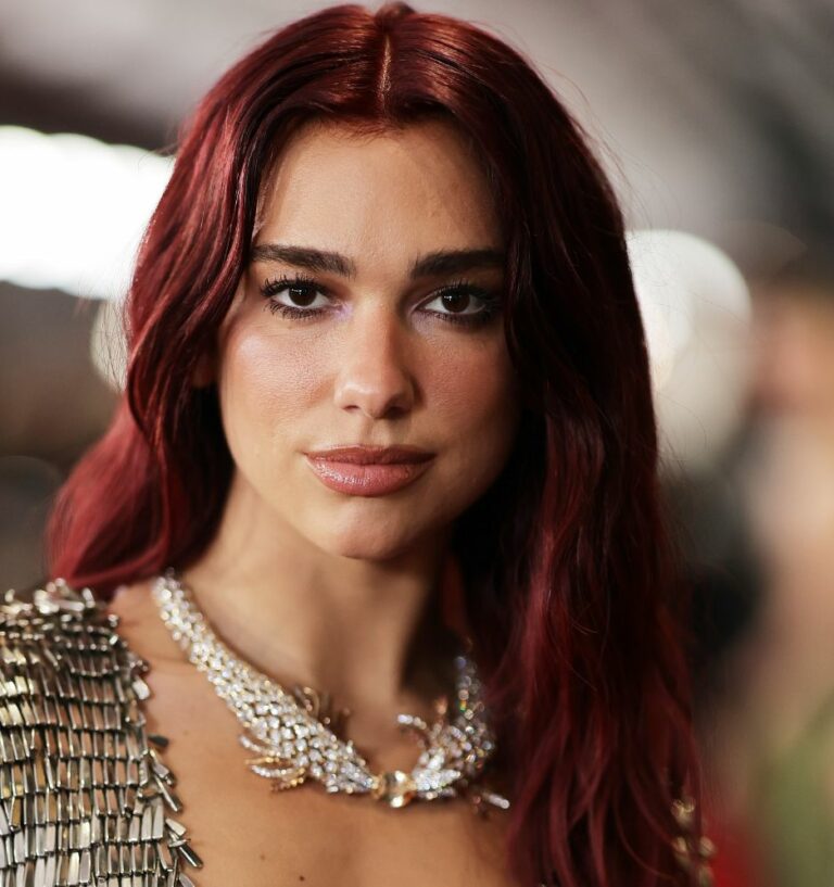 Cabelo vermelho cereja: como adotar a cor do momento - Beleza na Web