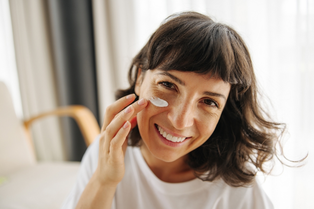 Manchas de sol na pele: como prevenir e tratar | O Boticário
