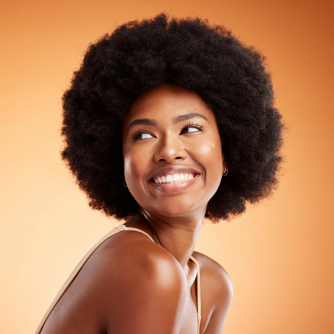 Cabelo crespo: como cuidar dos fios 4A, 4B e 4C | O Boticário