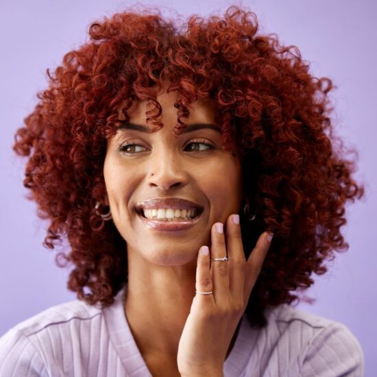 Cherry Core: inclua a tendência na sua rotina de beleza | O Boticário